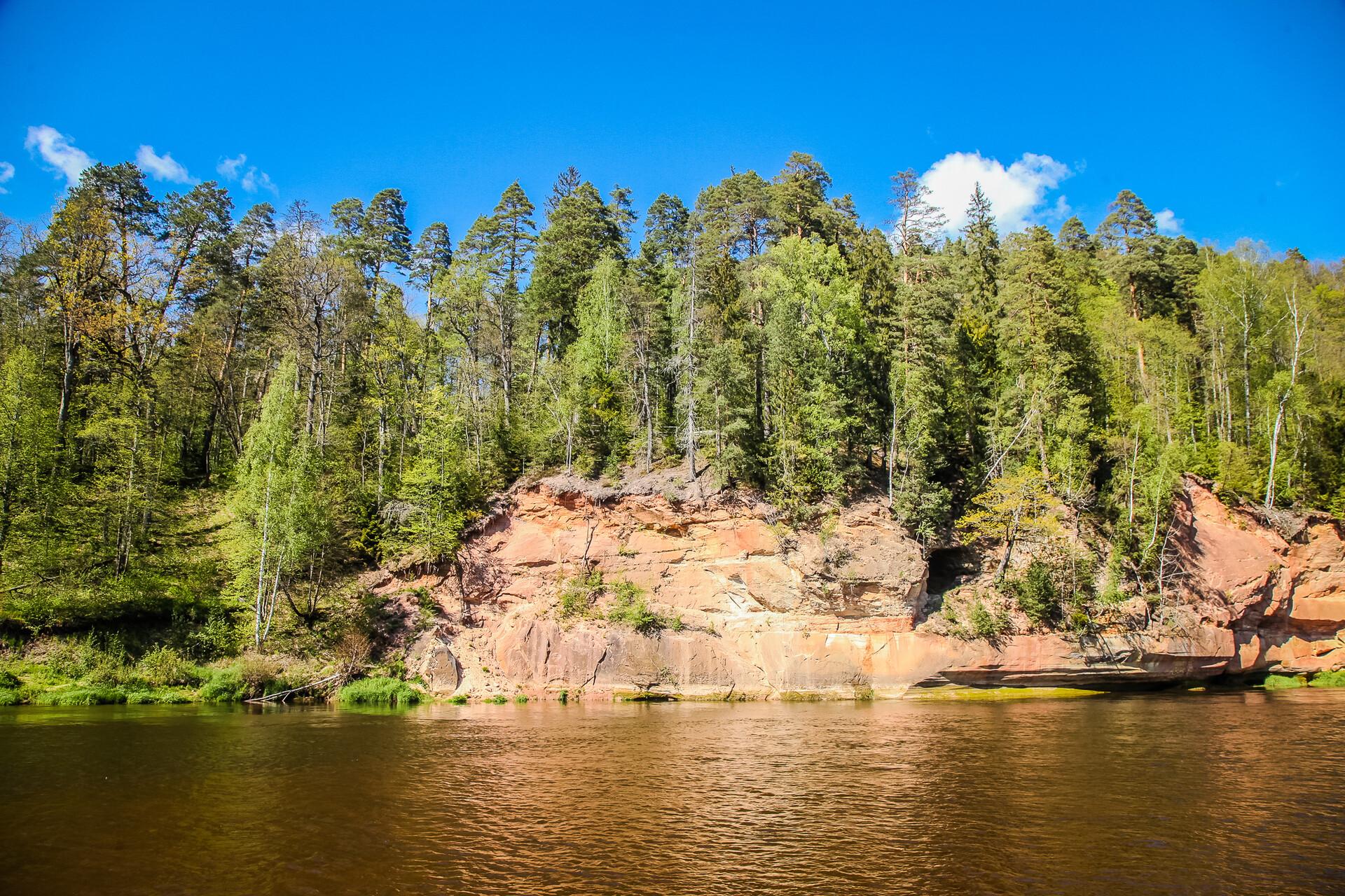 Velnalas klintis un Velna ala | latvia.travel