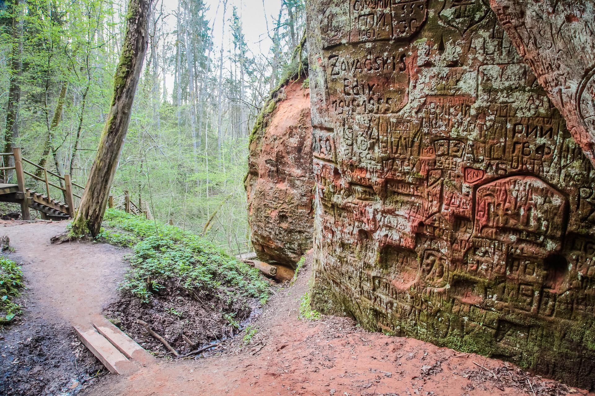The Raven's ravine and cave | latvia.travel