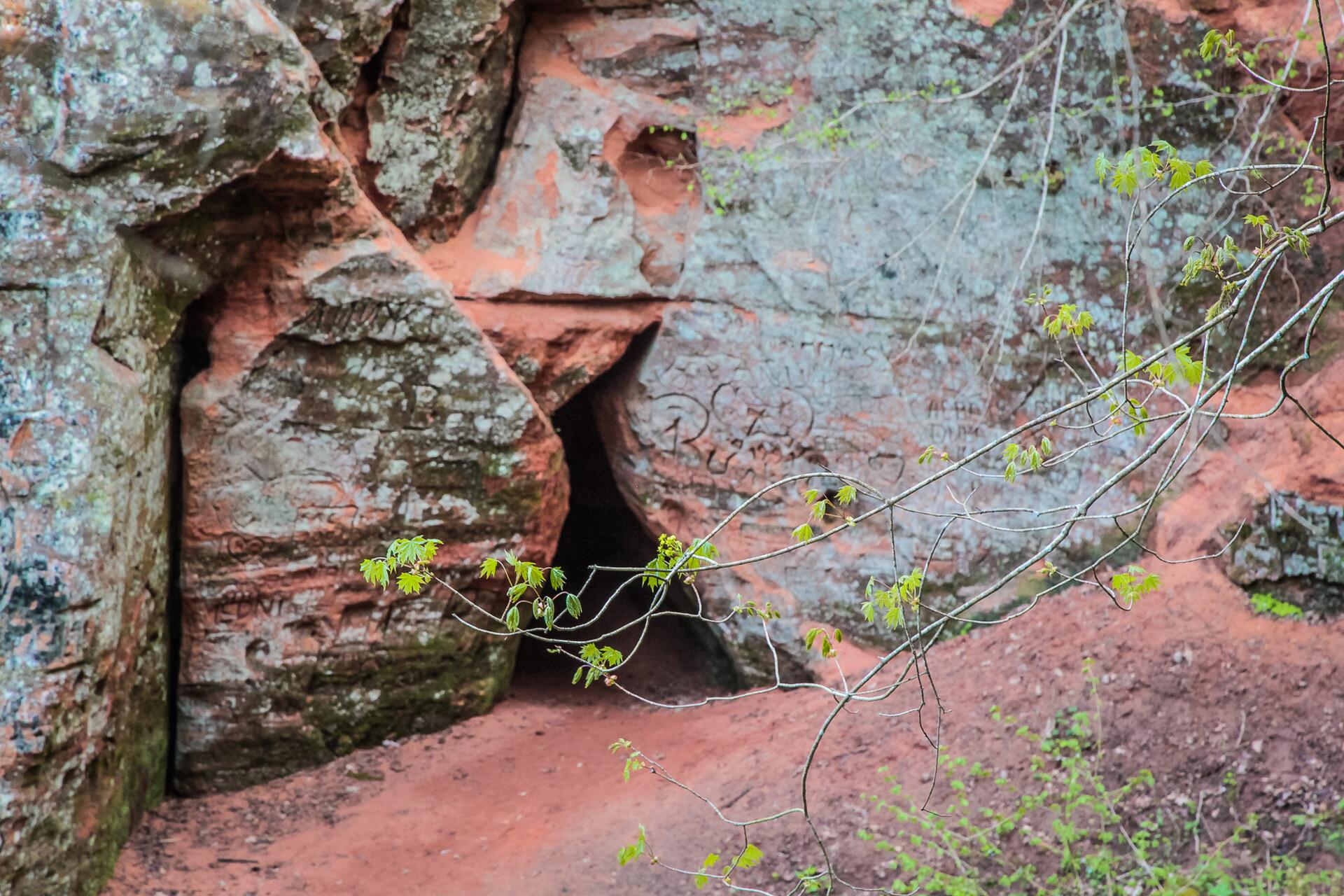 The Raven's ravine and cave | latvia.travel