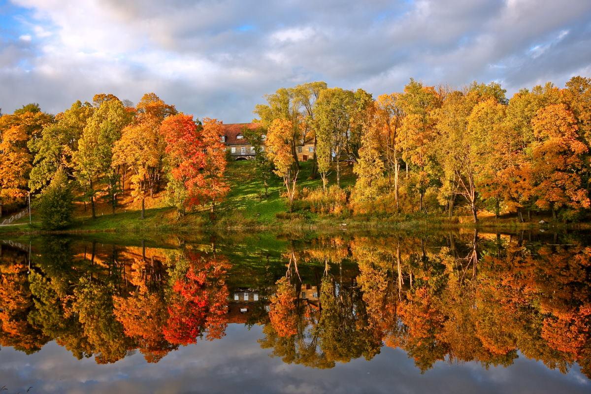 Smiltenes Vecais parks un Tepera ezera promenāde | latvia.travel