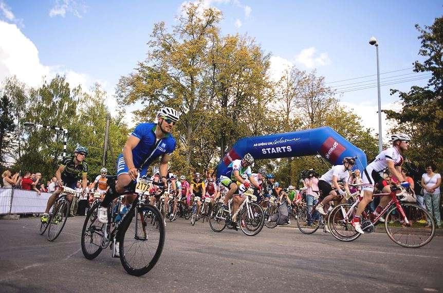 Latvian cyclists unity ride | latvia.travel