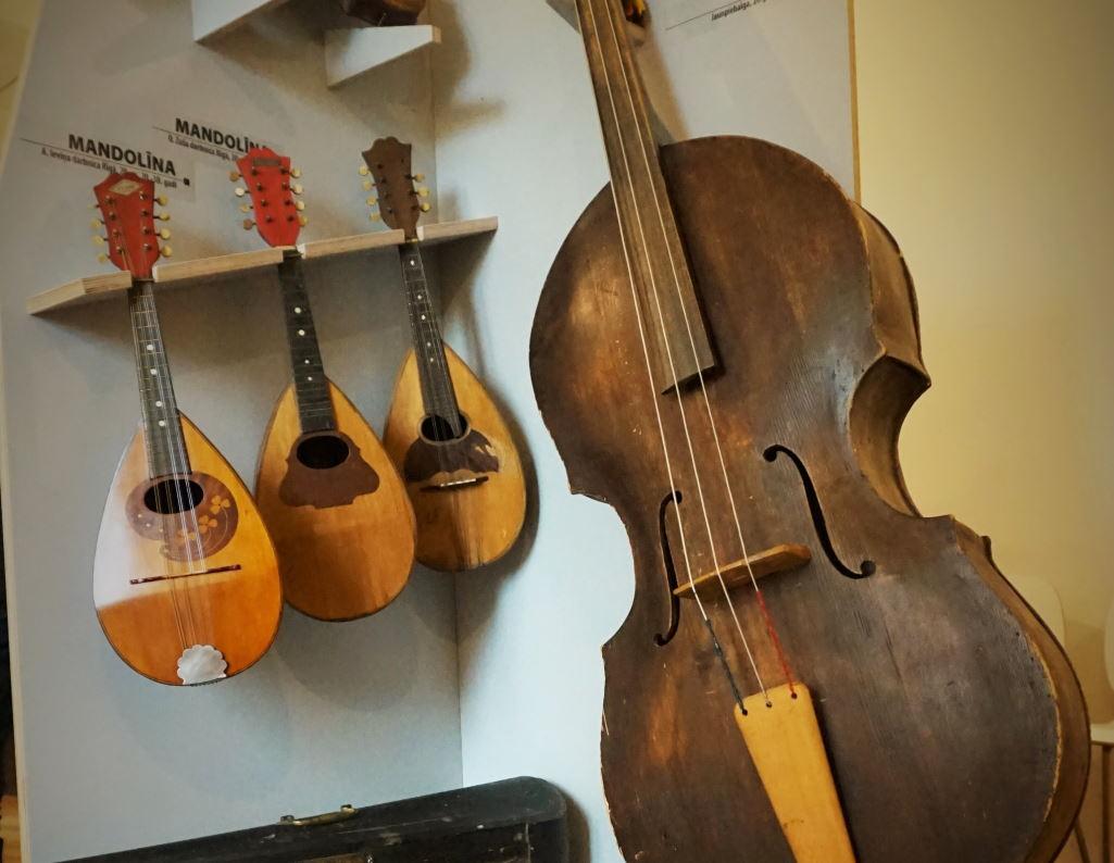 „Skaņumāja” - tradicionālo mūzikas instrumentu ekspozīcija | latvia.travel